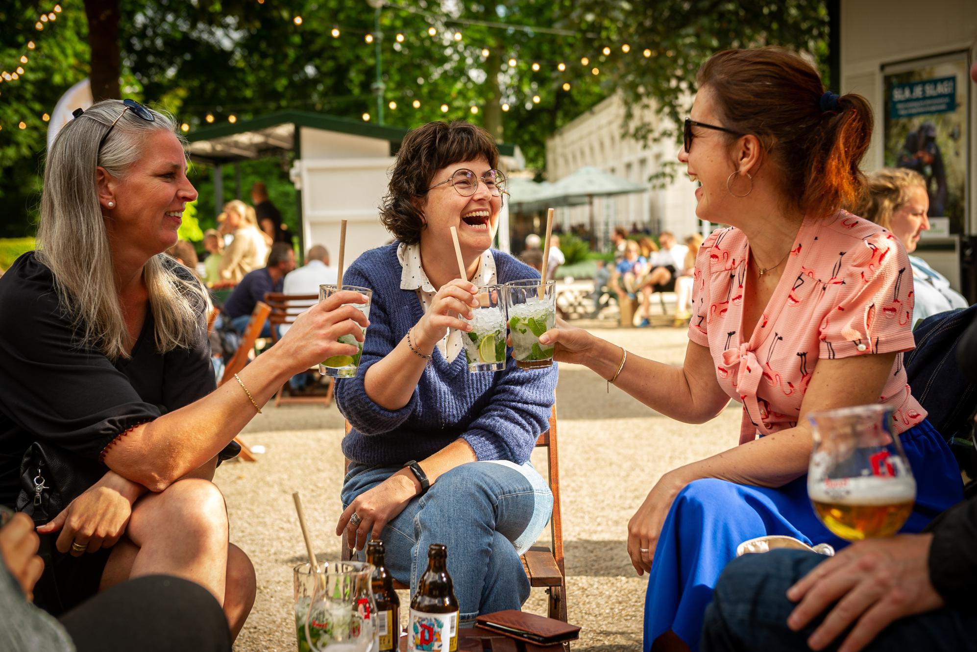 ZOOmerbar aan Zoo Antwerpen viert vijfde verjaardag met XL-versie en vijf extra optredens | GVA